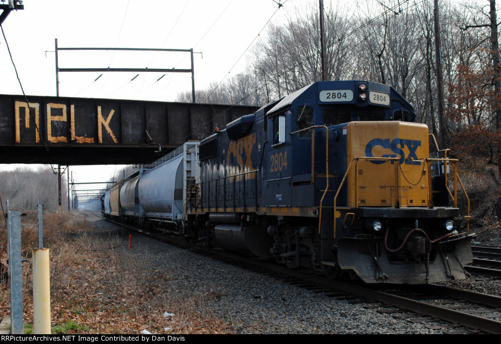CSX GP40-2 2804 on the other end of C770-13